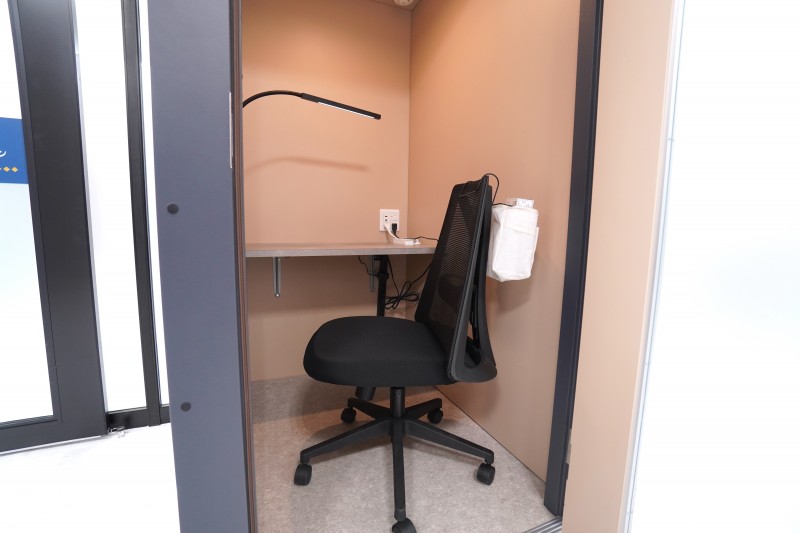 ＜RemoteworkBOX 南大沢テレワークステーション店【No.1】＞完全個室⭐️光回線Wi-Fi無料📶 テレワーク/Zoom/自習 | メトロミニッツ2 - レンタルスペースを簡単予約