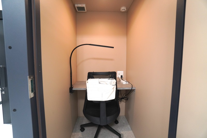 ＜RemoteworkBOX 南大沢テレワークステーション店【No.1】＞完全個室⭐️光回線Wi-Fi無料📶 テレワーク/Zoom/自習 | メトロミニッツ2 - レンタルスペースを簡単予約